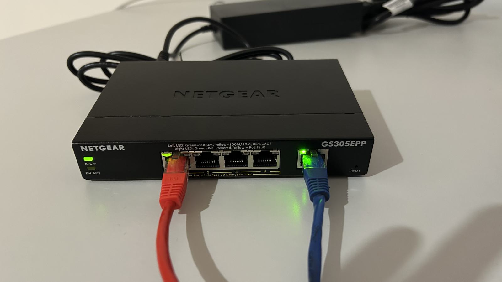 Netgear GS305EPP - 5 port: 10/100/1000 VLAN, QOS, POE+ 120W