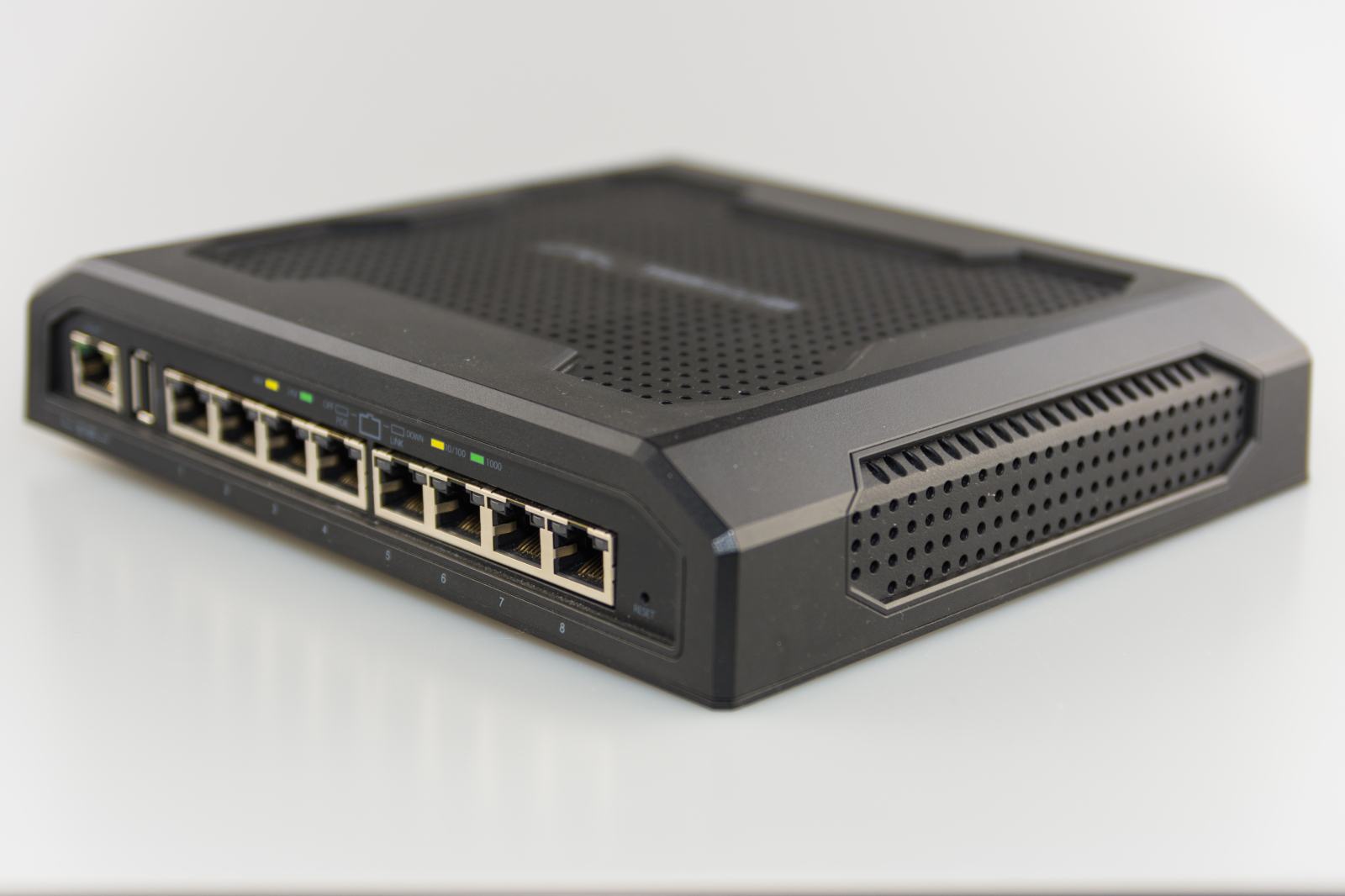 Ubiquiti ToughSwitch-8-PRO / EdgeSwitch® 8XP POE 150W