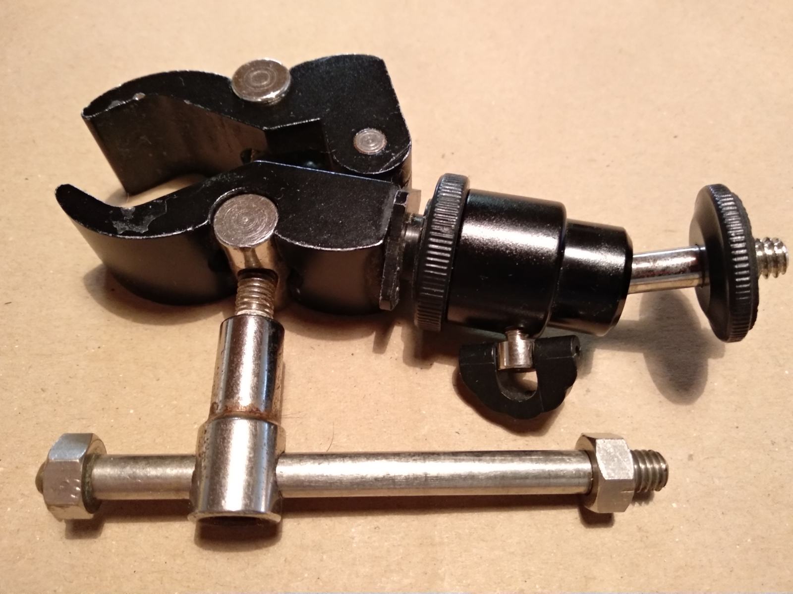 Mini clamp z krogljično glavo