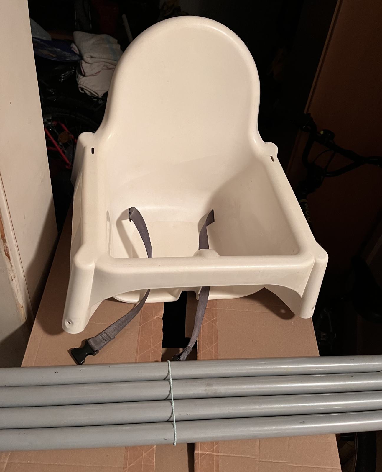 Stolček za hranjenje ikea bel