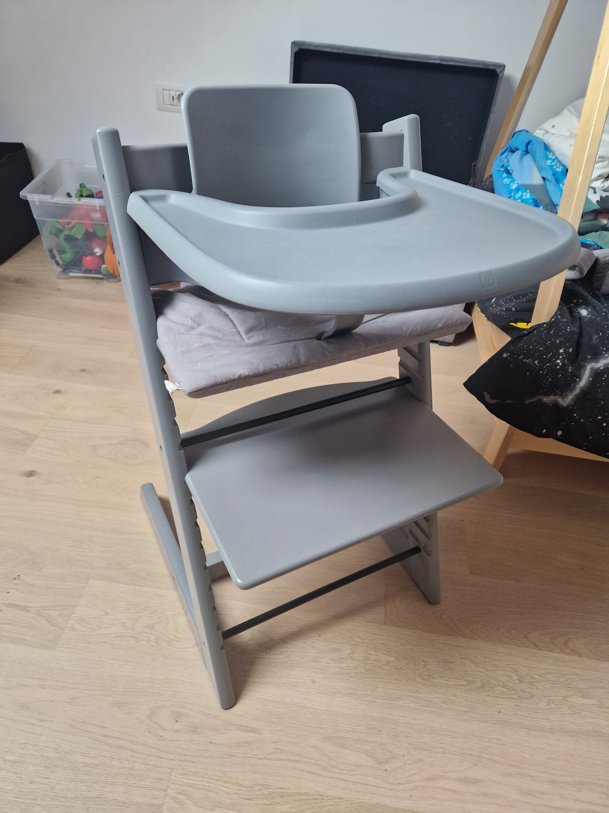 Stolček Stokke storm gray