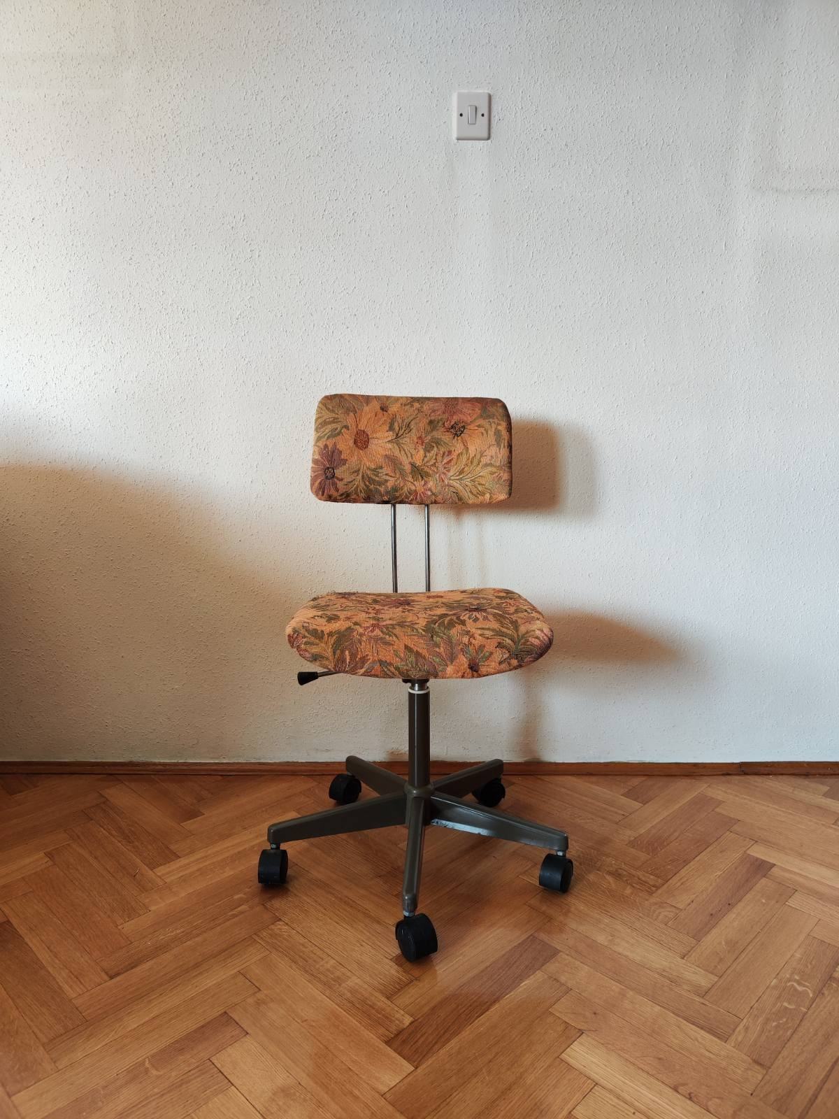 Pisarniški stol, Stol Kamnik retro