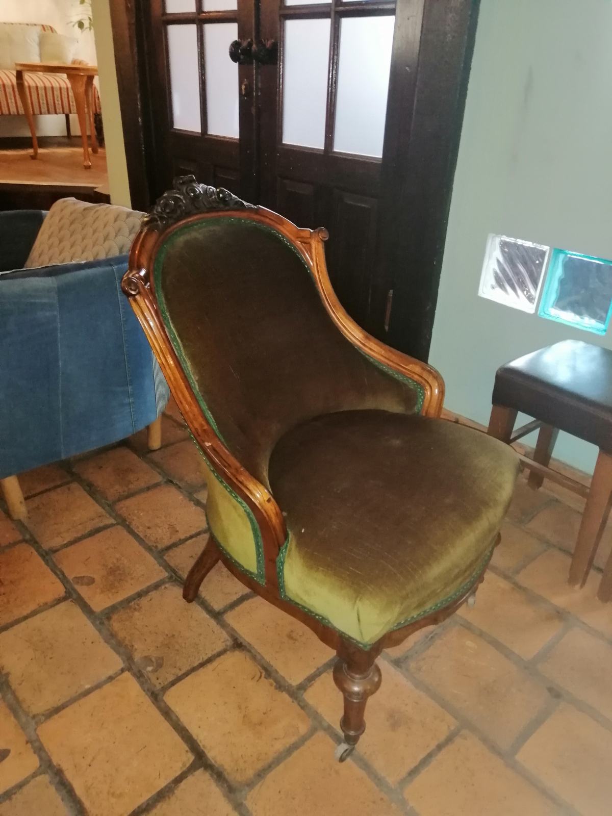 Starinski stol naslanjač