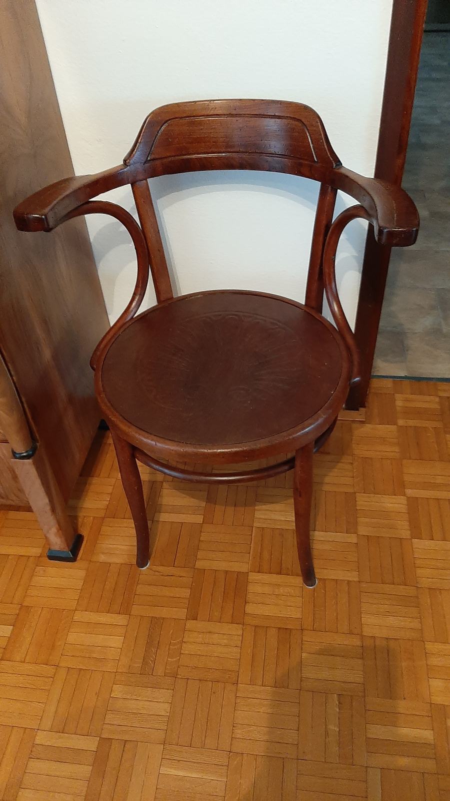 STOL Thonet naslonjač, 320 eur