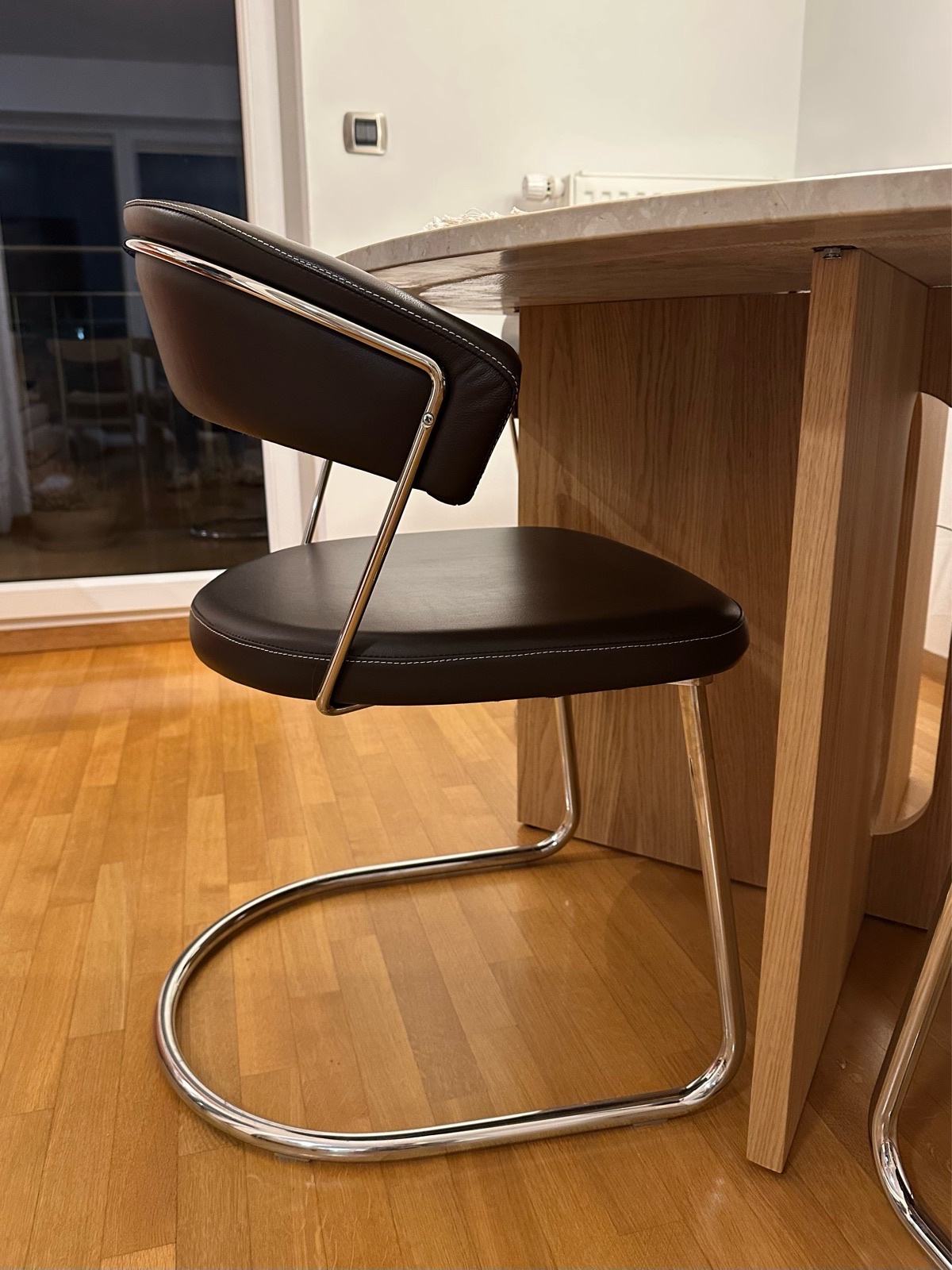 Italijanski dizajn Calligaris – usnjeni jedilniški stoli (4 kosi)