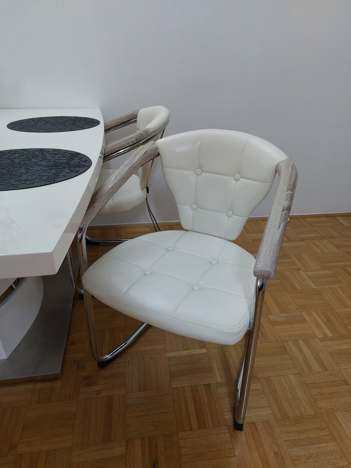 Jedilni stoli CarryHome