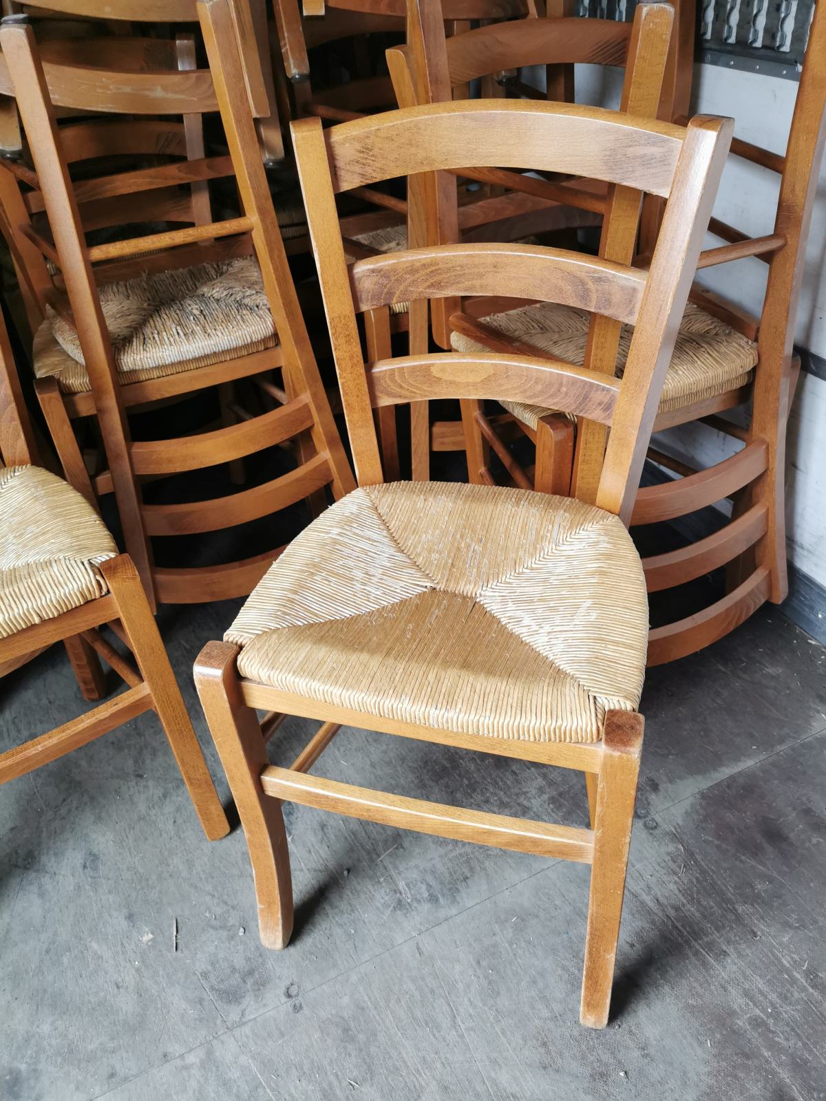 leseni stoli kuhinjski gostinski stol restavracija lokal