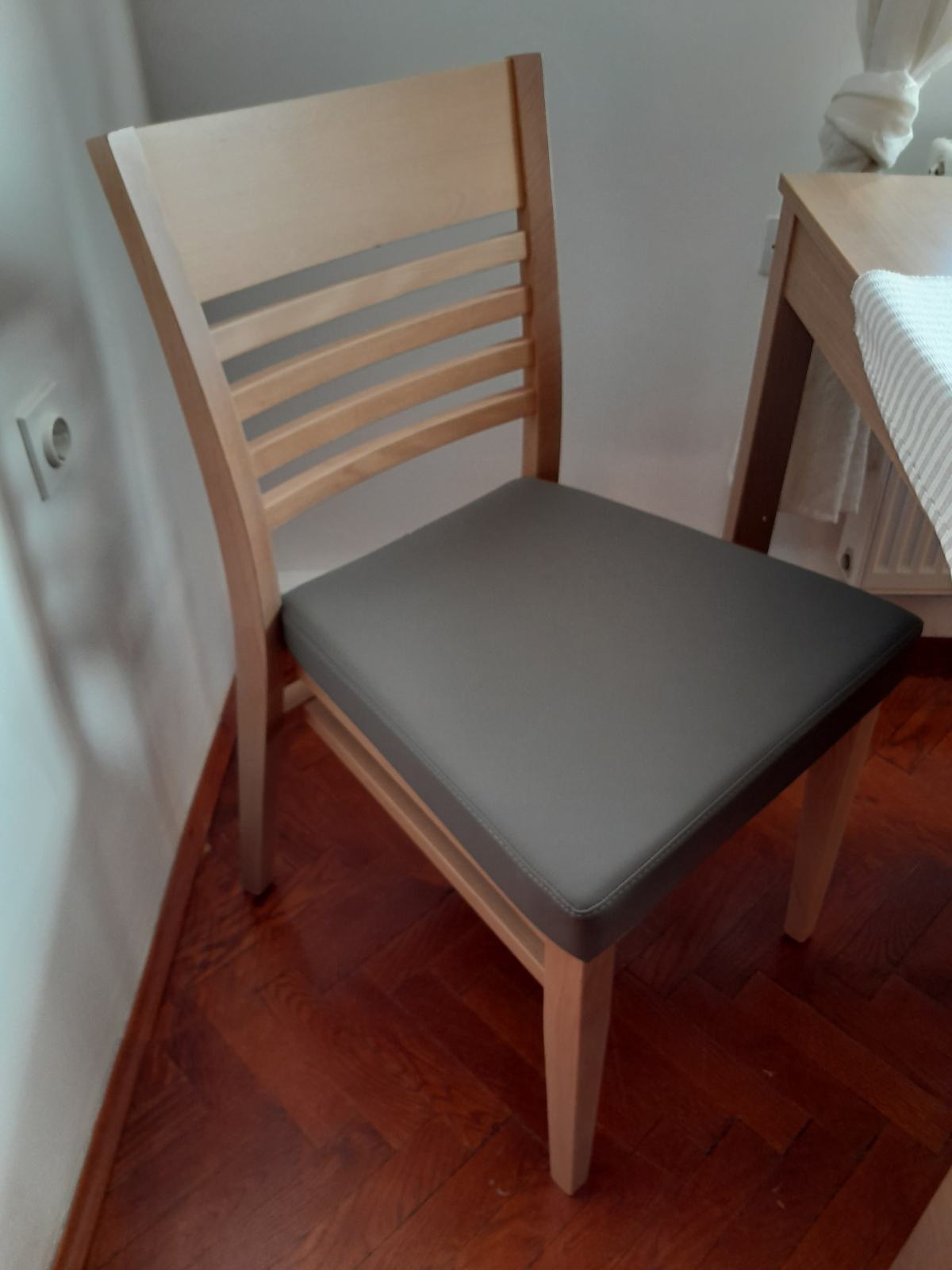 stol ANNA - bukev 65 eur