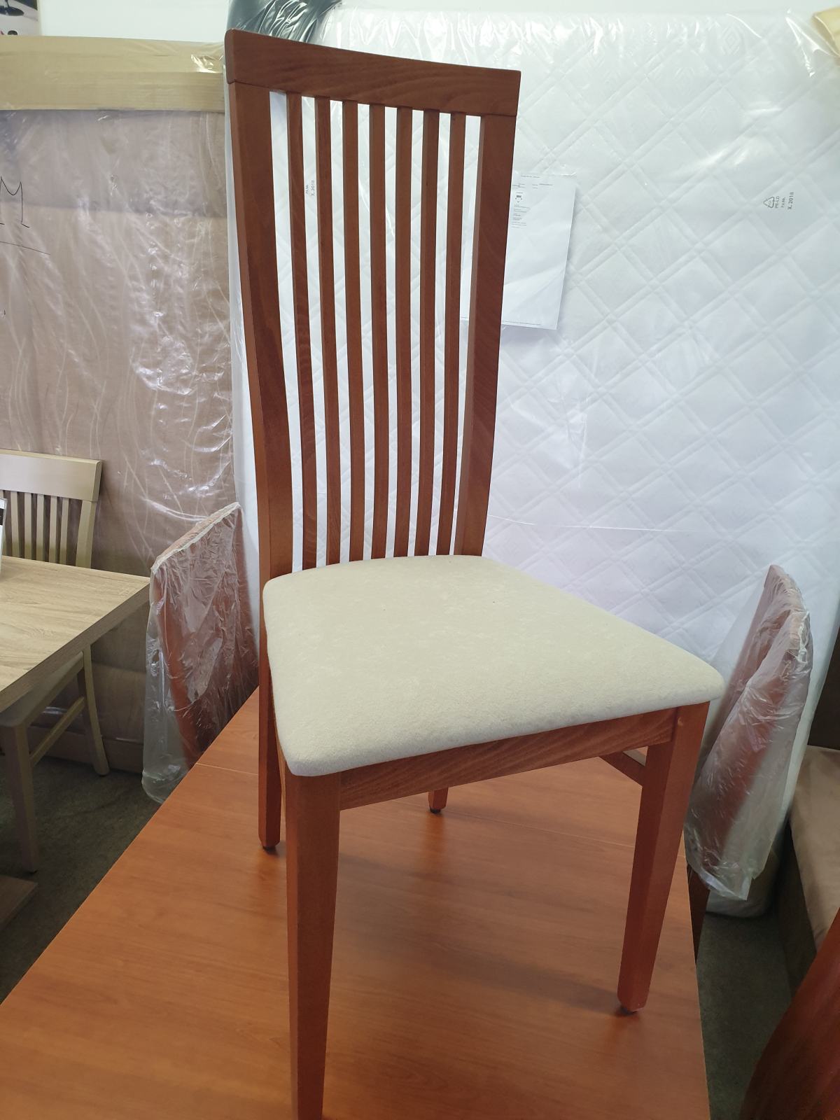 STOL BUKEV MASIVA VISOK BARVA ČEŠNJA