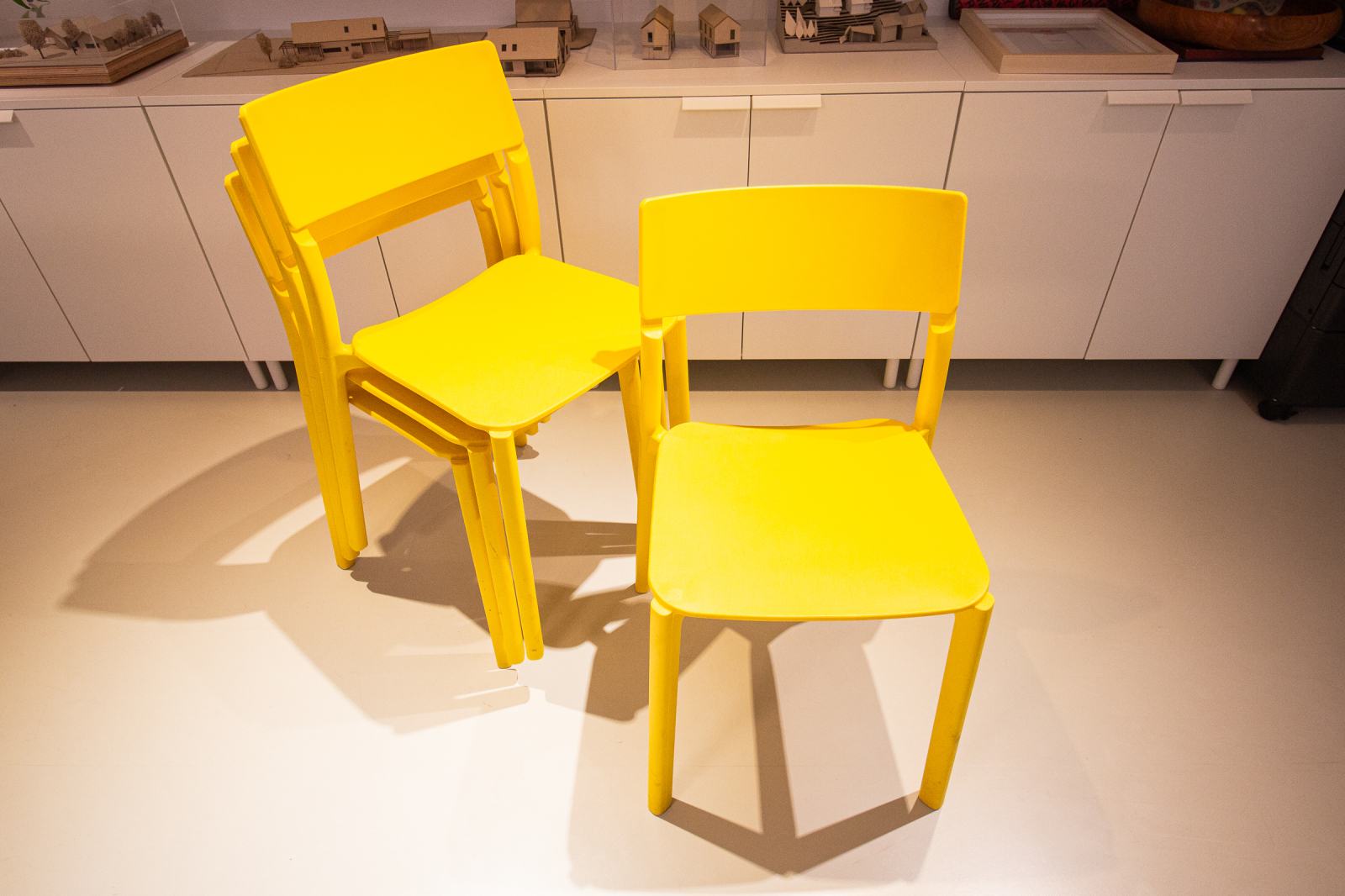 Stol IKEA Janinge, rumene barve, umetna masa, 4kom