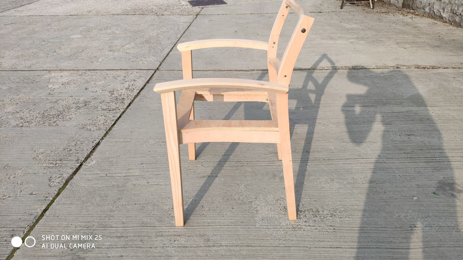 STOL MASIVA BUKEV SRUOV NEDOKONČAN