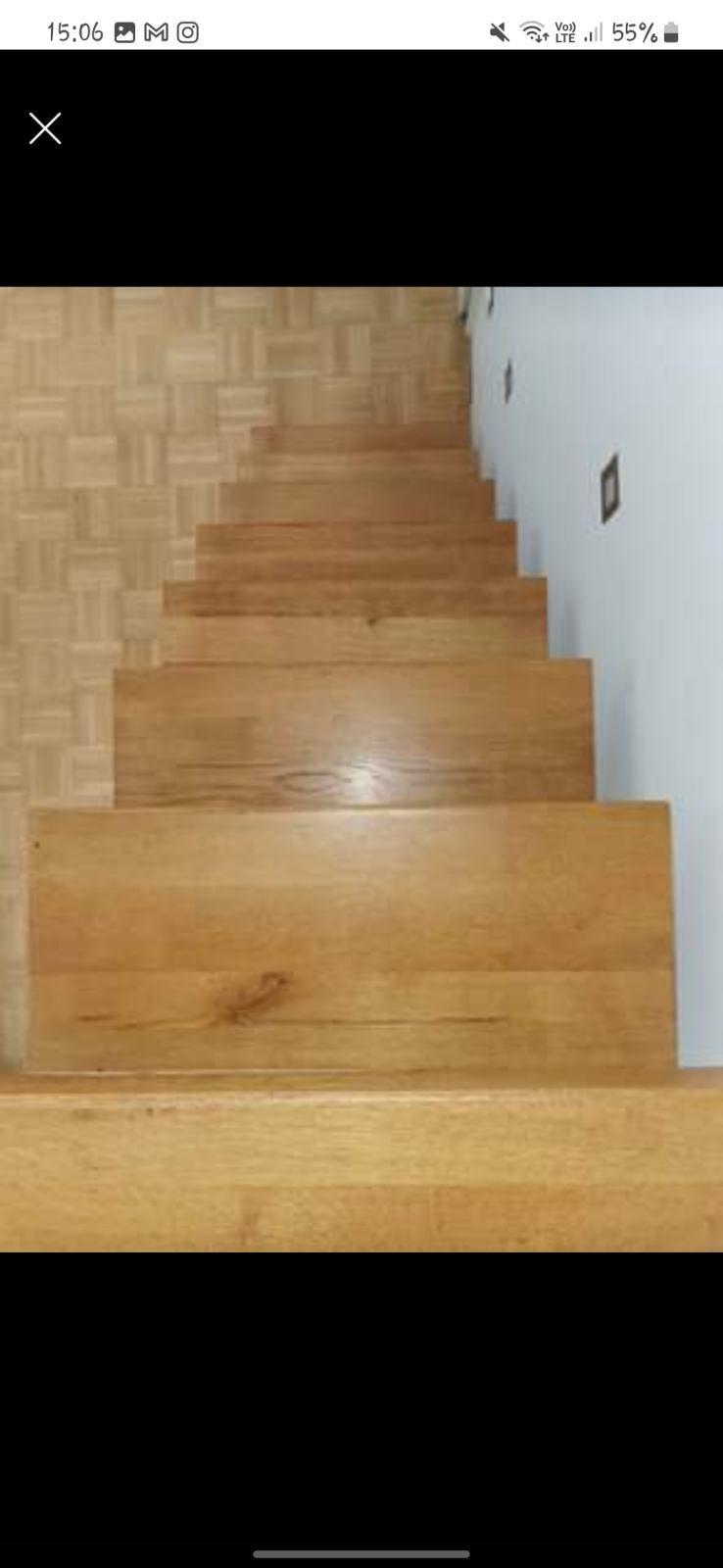 Lesene stopnice s kovinsko konstrukcijo