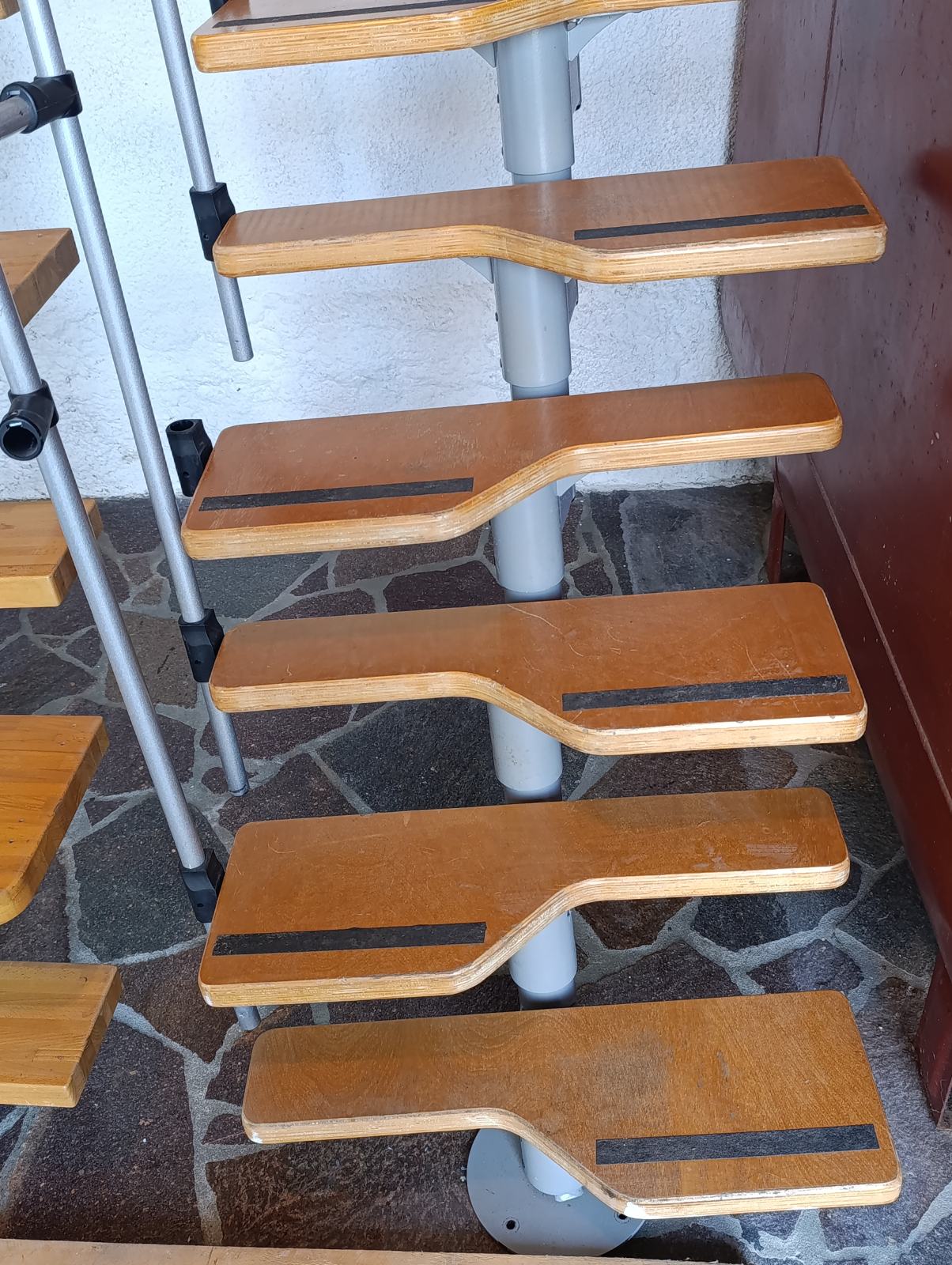 notranje lesene stopnice