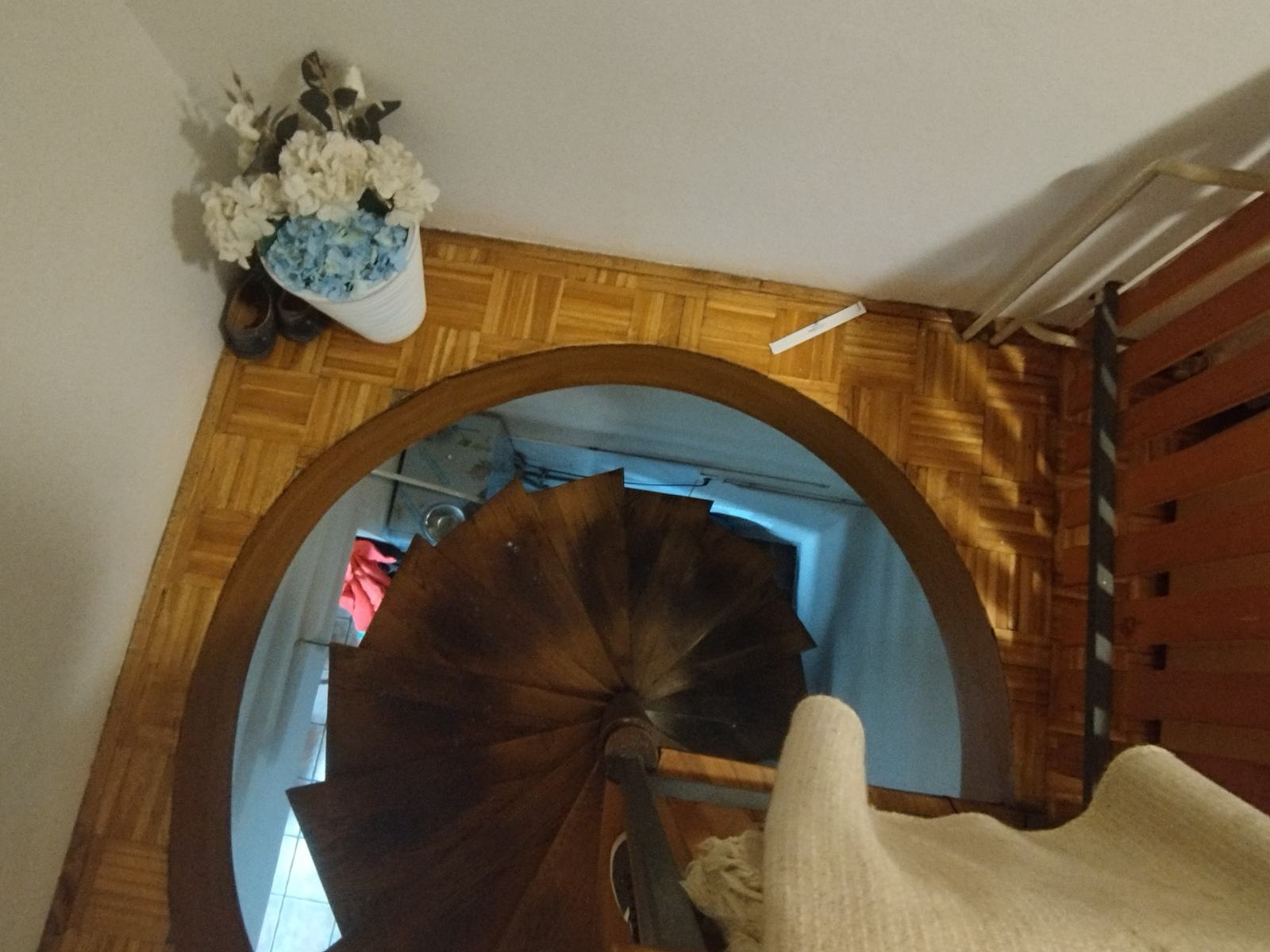 Okrogle železne stopnice