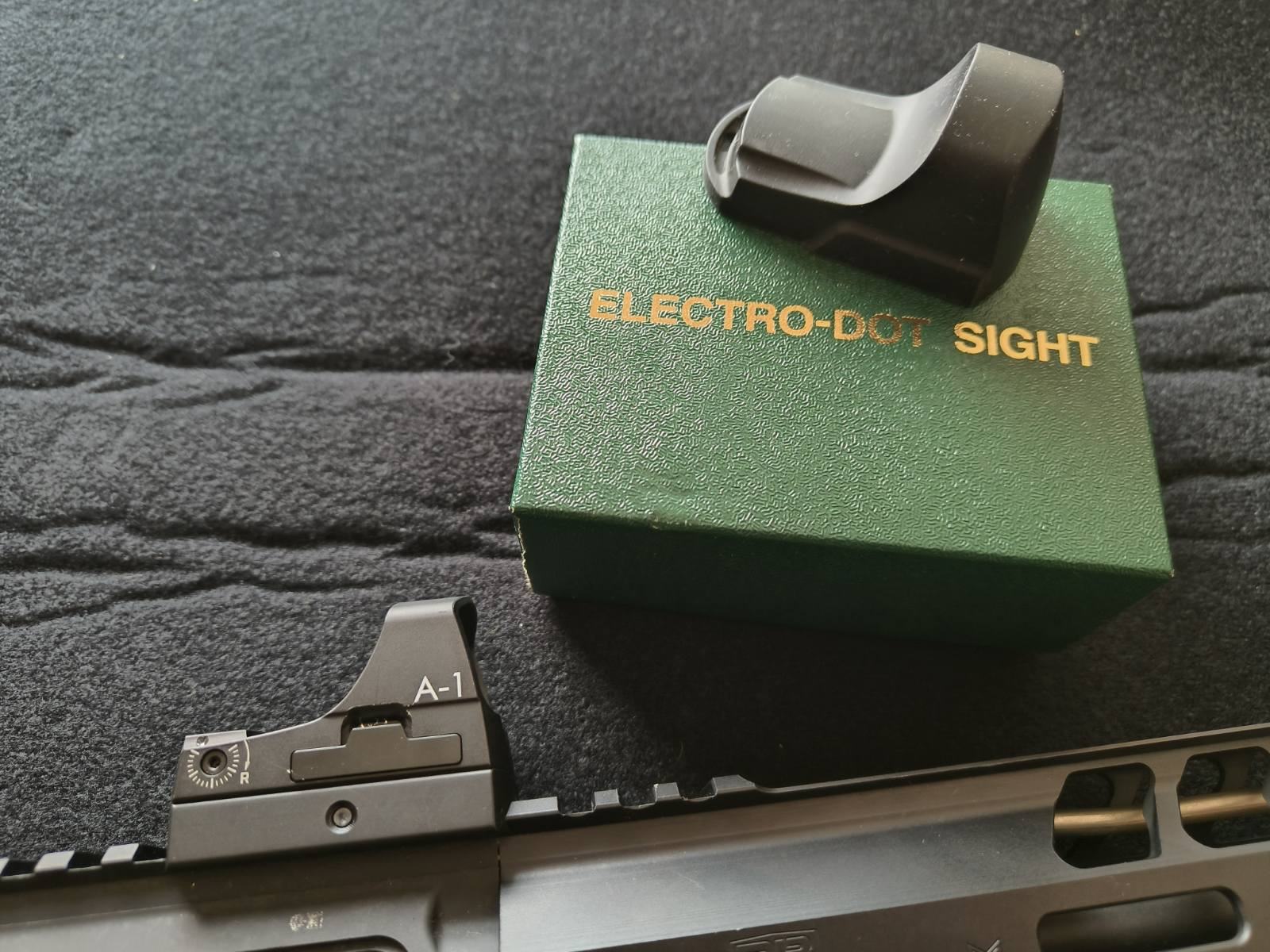 Refleksni merek / optika / red dot / rdeča pika Benthley A1 8 MOA