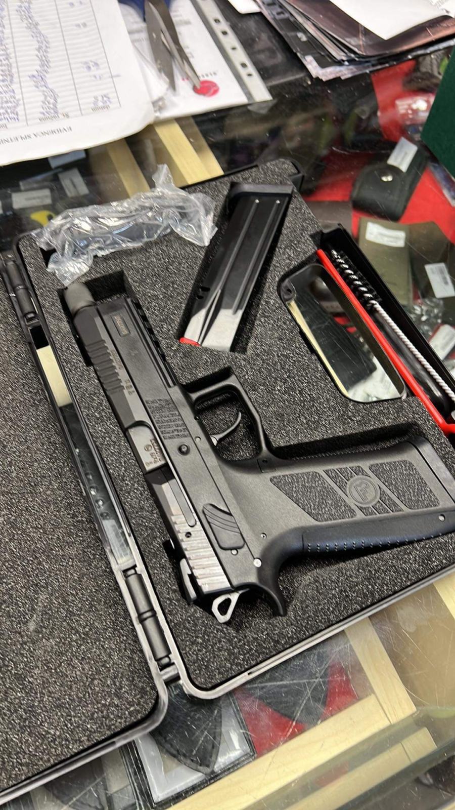 CZ p09 SR češka zbrojevka kot nova