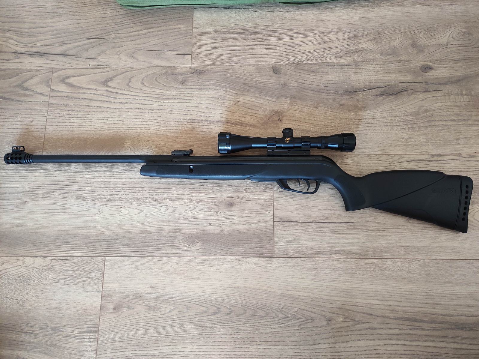 GAMO Black Bear cal. 5,5mm + strelni daljnogled Gamo