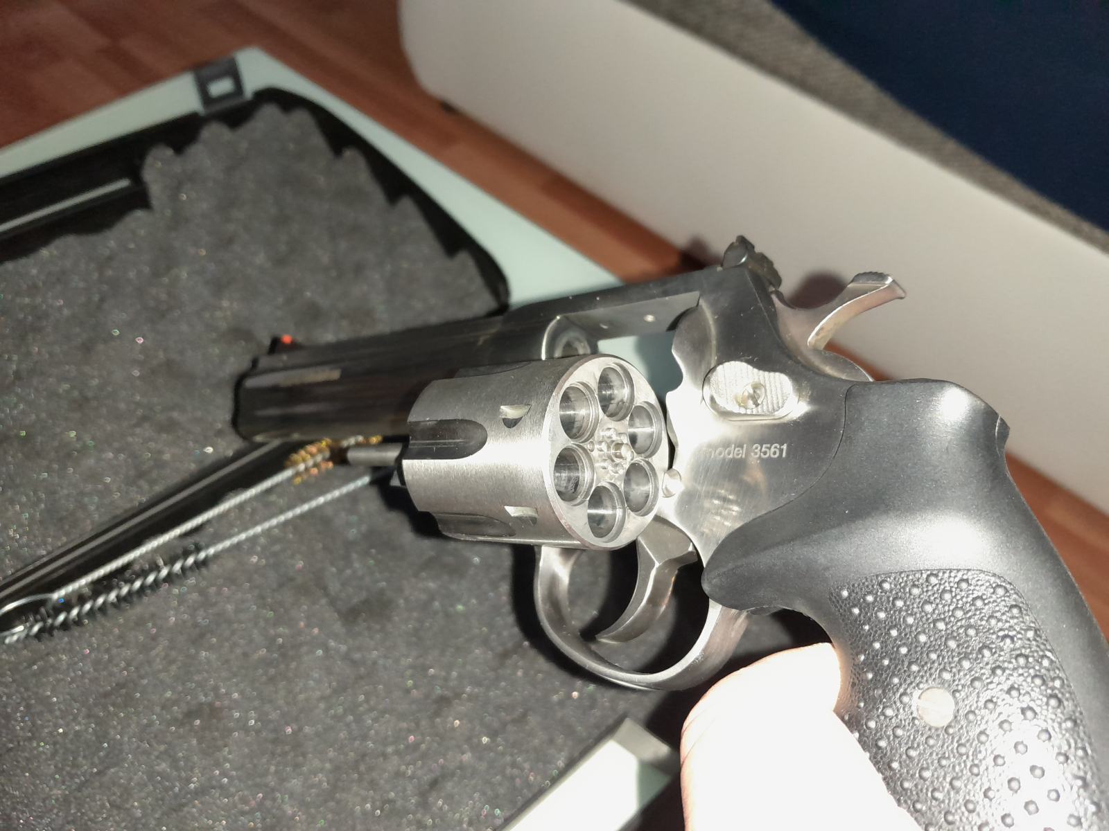 Pištola 357 magnum CZ