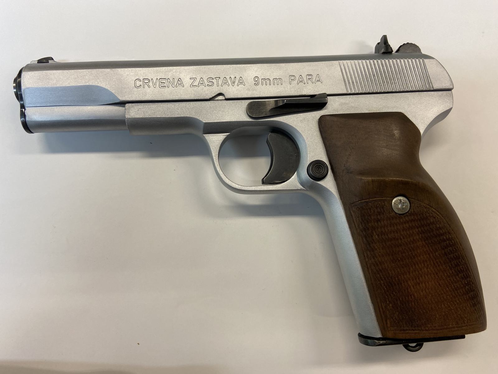 POLAVTOMATSKA PIŠTOLA CRVENA ZASTAVA M57 KAL. 9X19
