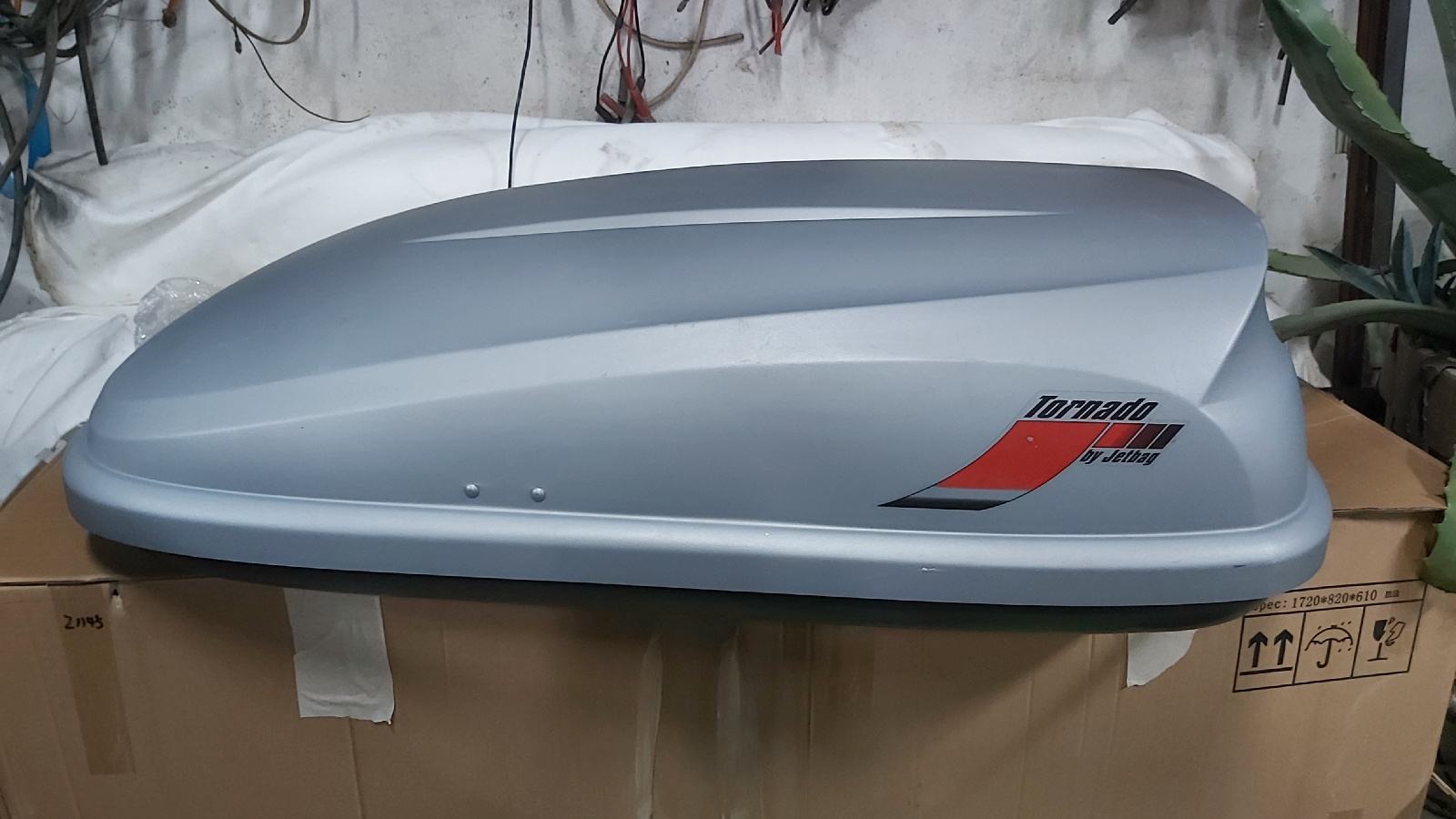 Strešni kovček Jetbag Tornado 100 by Thule