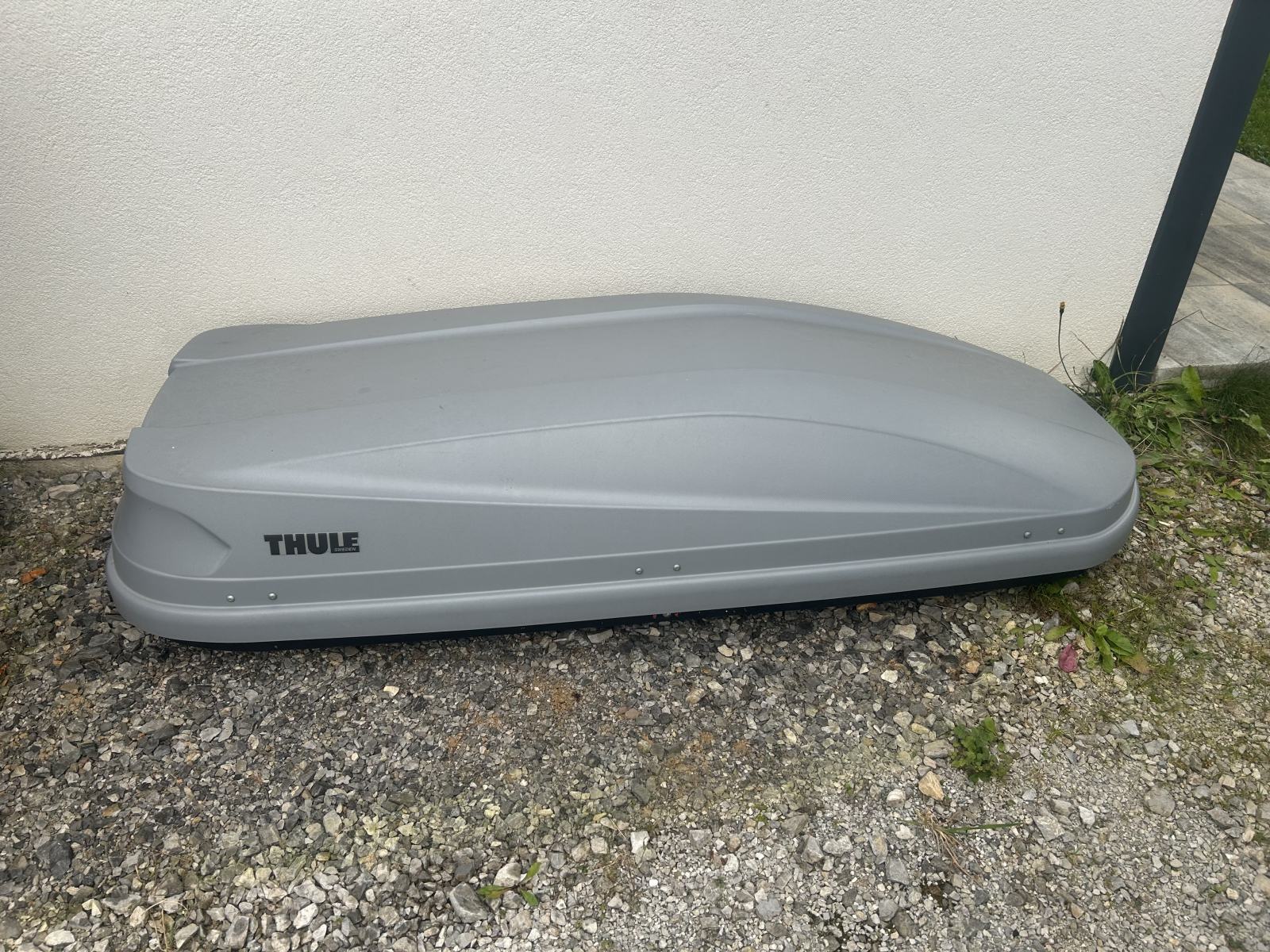 STRŠNI KOVČEK THULE 420L + Strešni nosilci Thule 120cm nastavljivi
