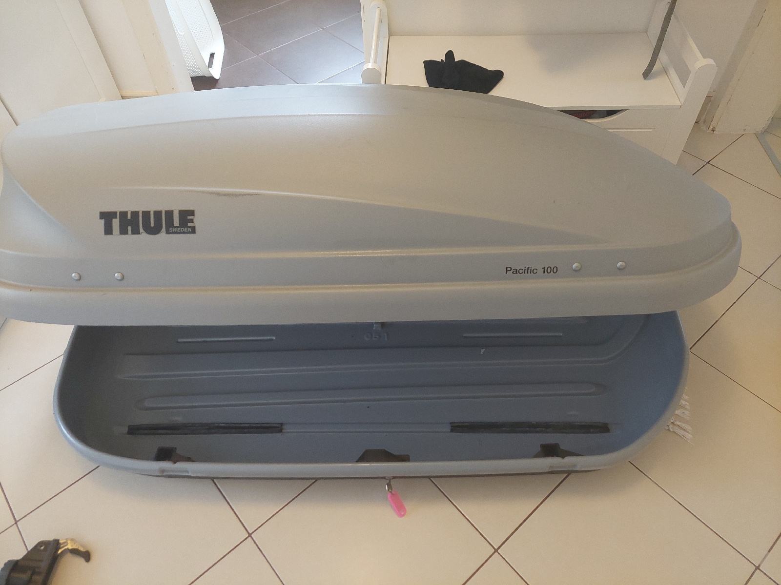 THULE Pacific 100 - strešni kovček
