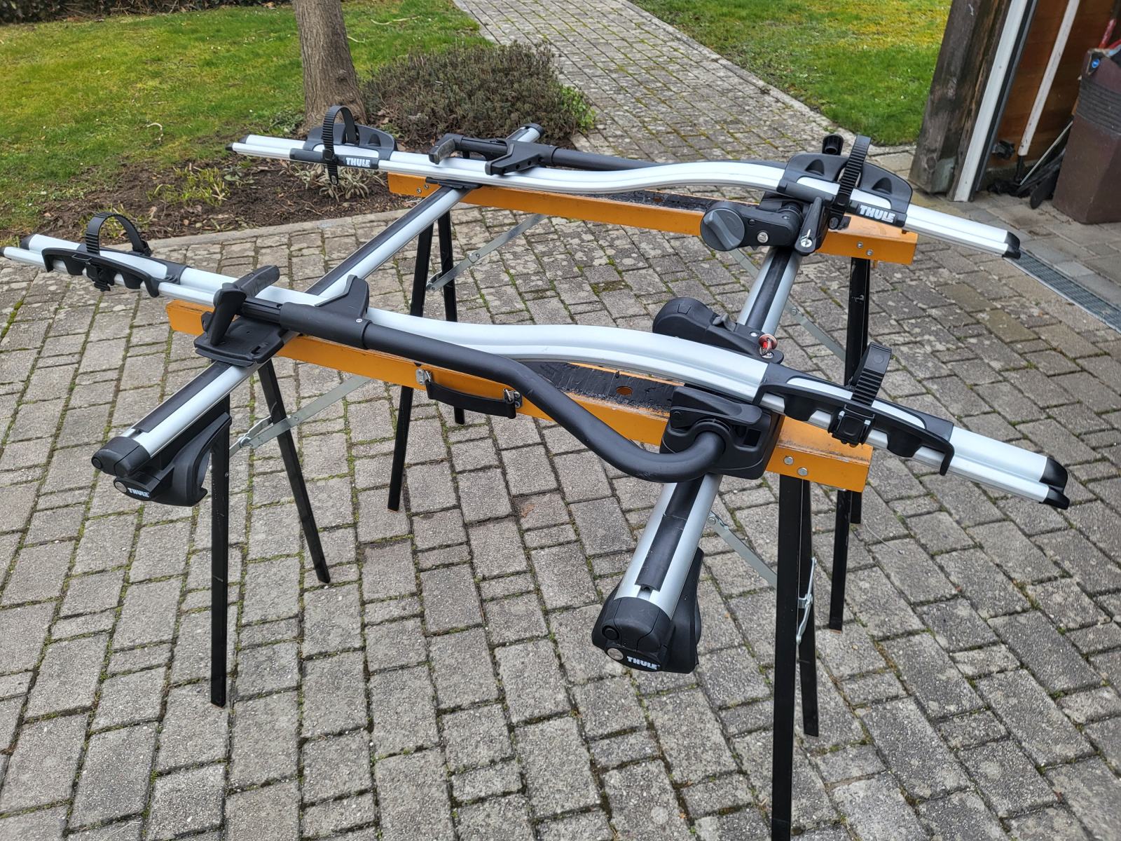 Thule AEROBAR 118 + 2x Thule PRORIDE 591- vse KOMPLET