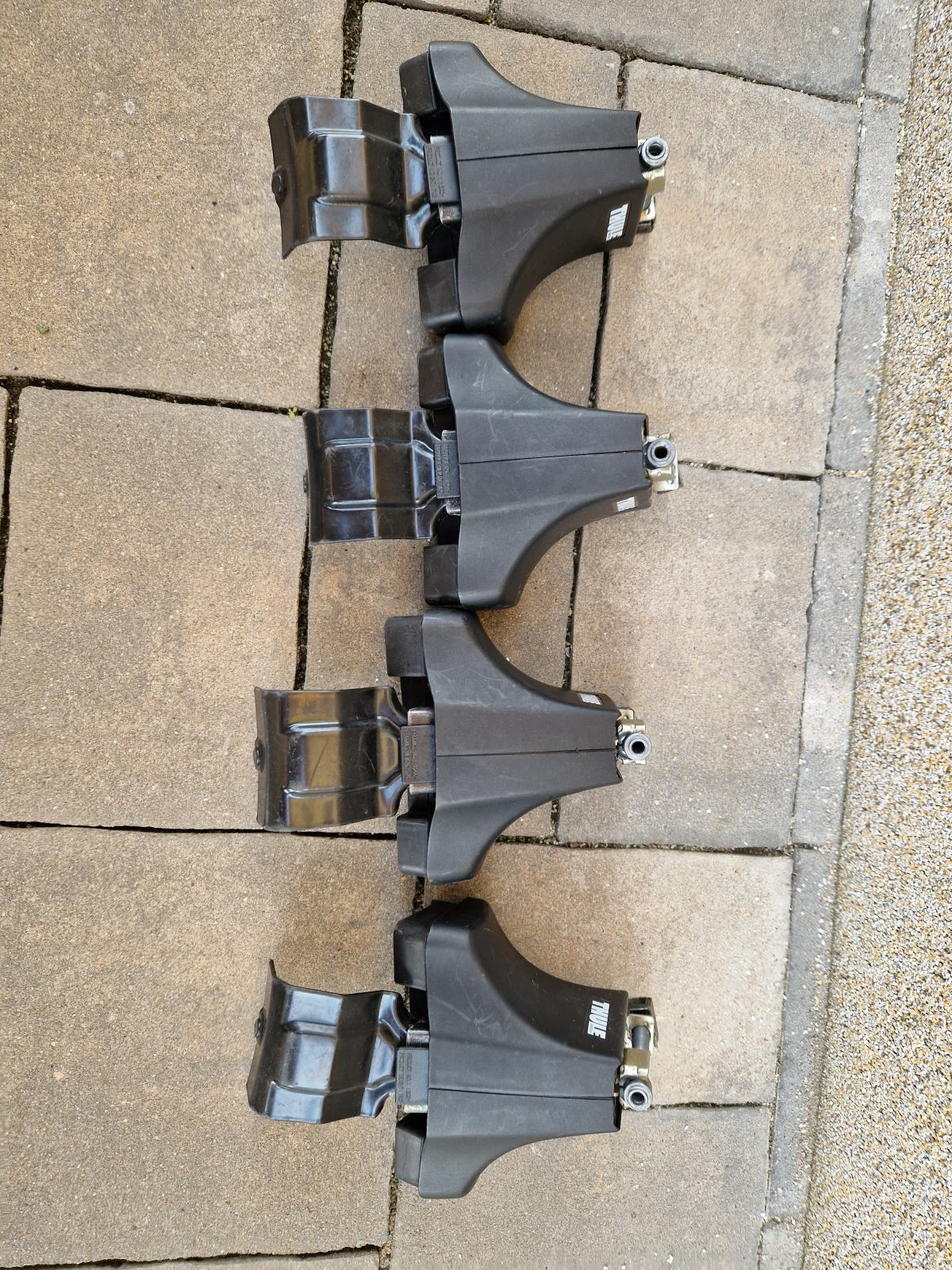 Thule kit 1053 in noge 750 za prečne nosilce