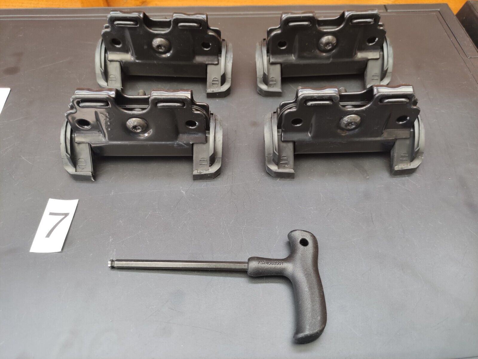Thule kit 4023 za BMW x1, x2, x3 in x4, serija 2 in 3