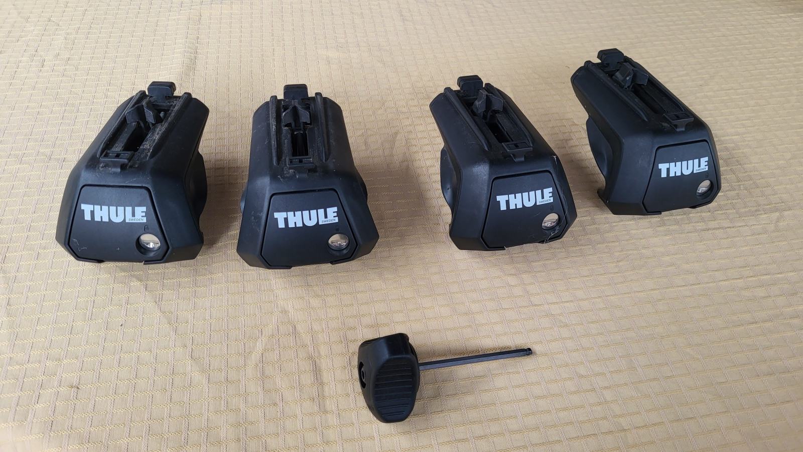 Thule Osnovne noge 7104 - Evo Raised Rail