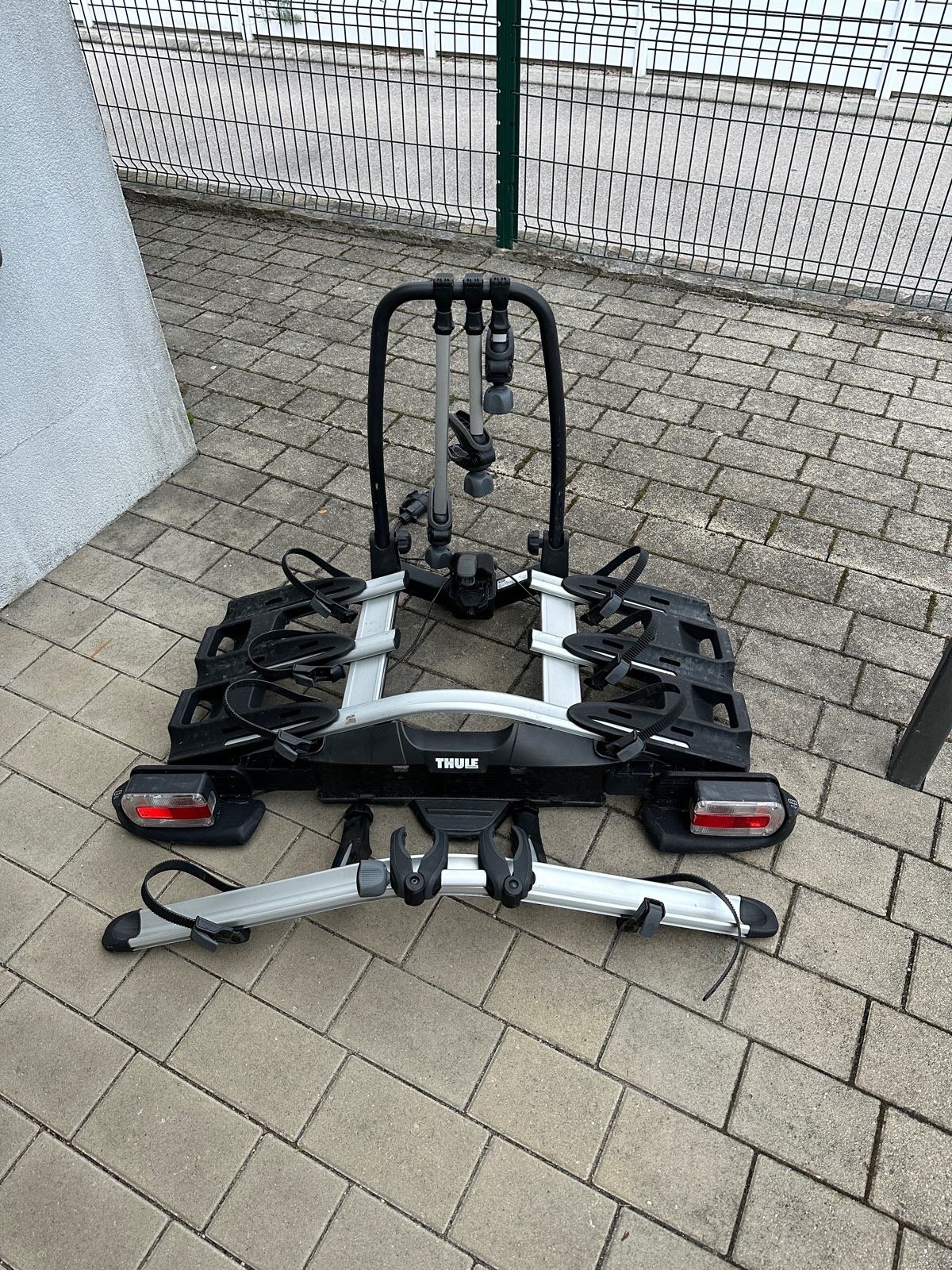 Thule VeloCompact 927 z nosilcem za četrto kolo, za na kljuko