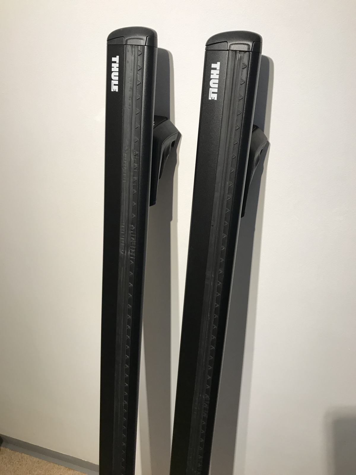 Thule Wingbar Evo 135 cm in glave Raised Rail