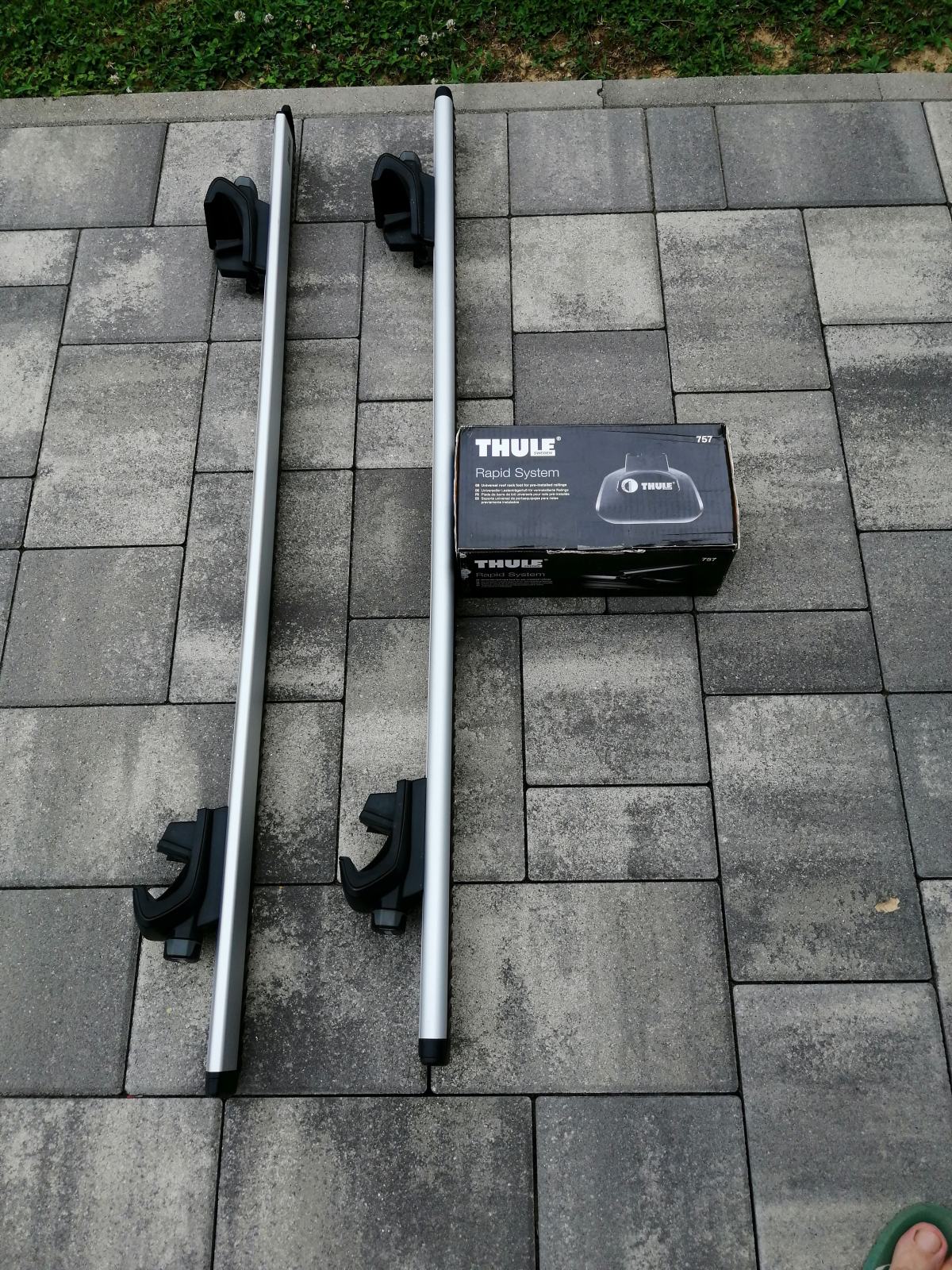 Univerzalni strešni nosilci Thule Rapid System Railing 757 in palice