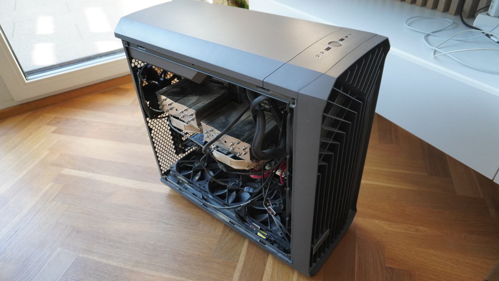 AMD 2x Epyc 7B13 (~2x 7763) 128 / 256 server
