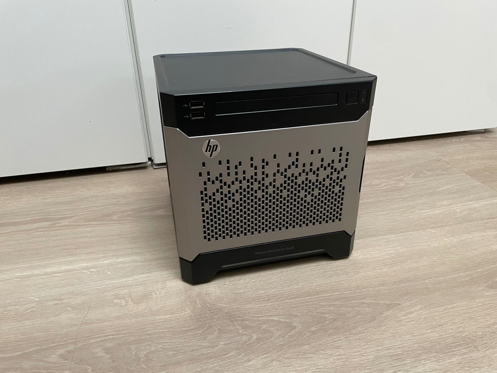 HP ProLiant MicroServer Gen8 (Intel Xeon E3-1260L, 2.4GHz, 16GB RAM)