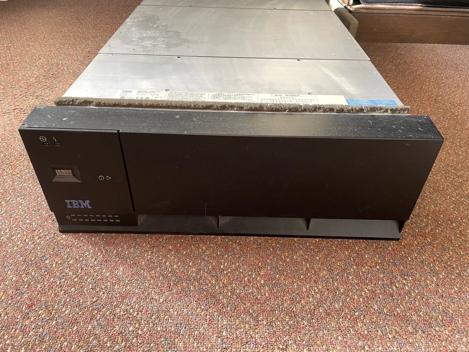 Server IBM 7133 D40 (hard drive storage) - vintage