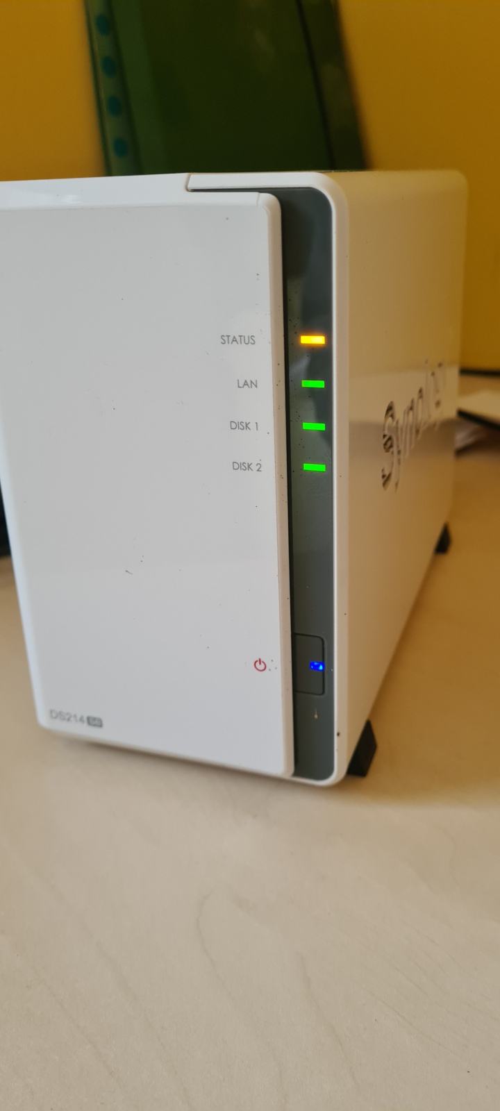 Strežnik NAS Synology DiskStation DS214SE vključena 2 x 2TB diska