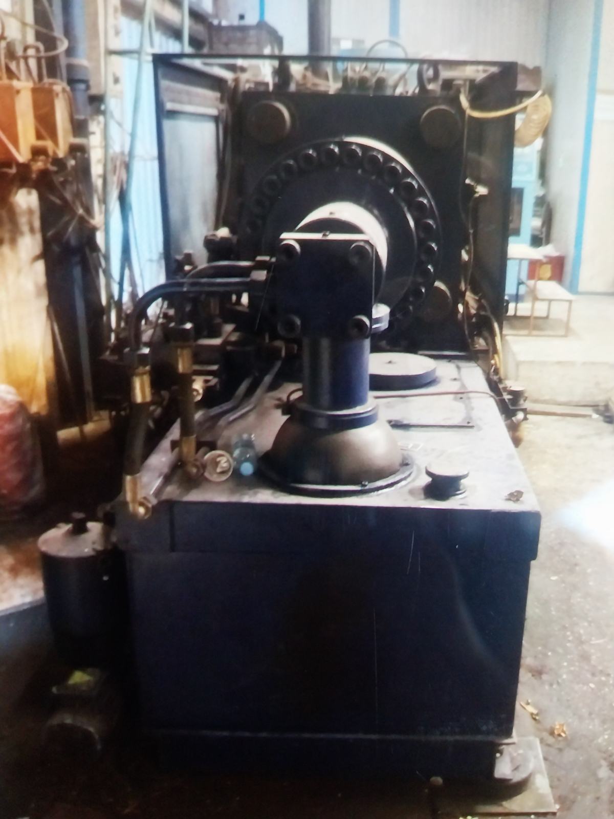 stroj za brizganje plastike belmatik 900/185