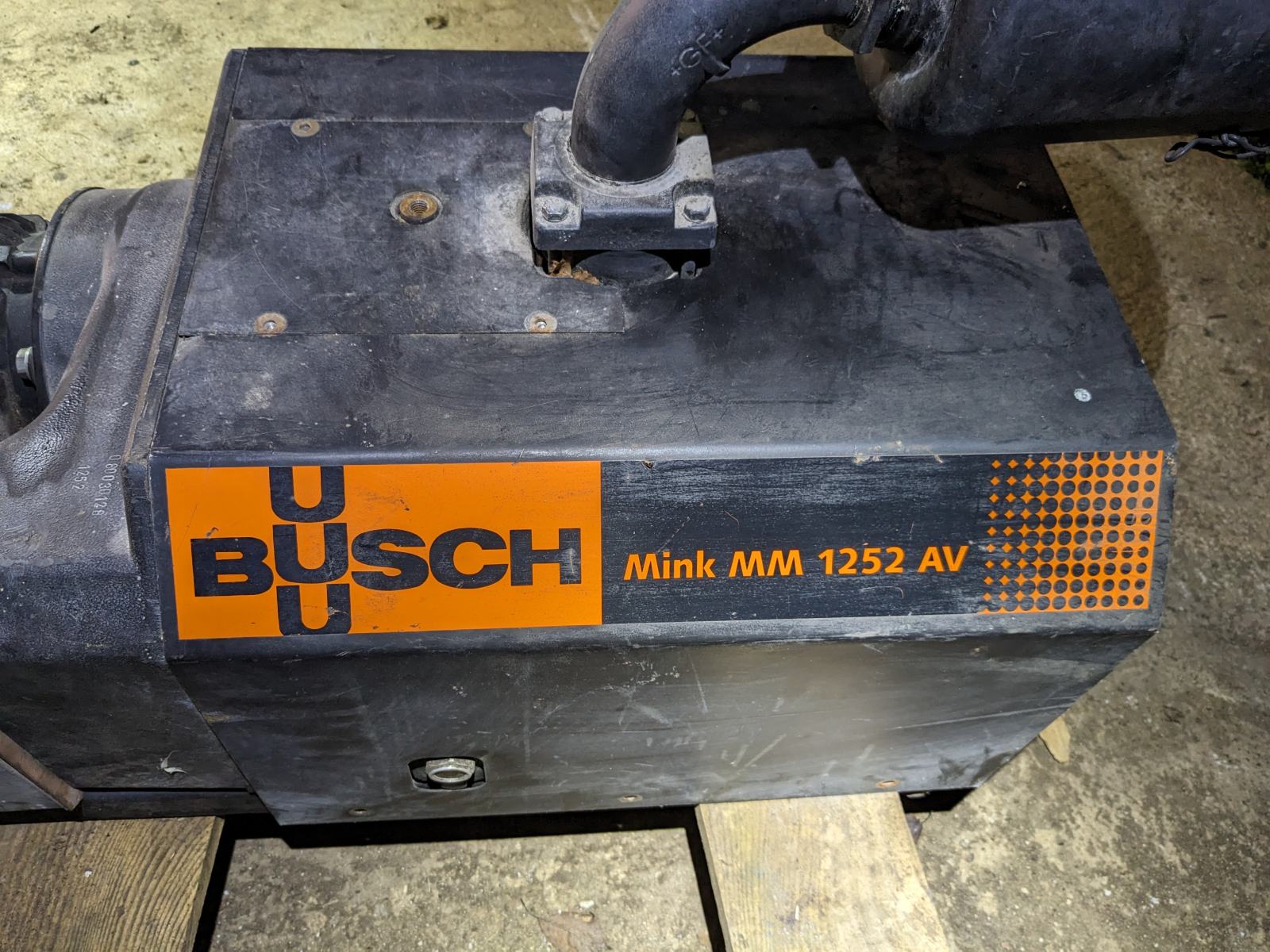 Busch Mink MM 1252 AV Vakuum črpalka