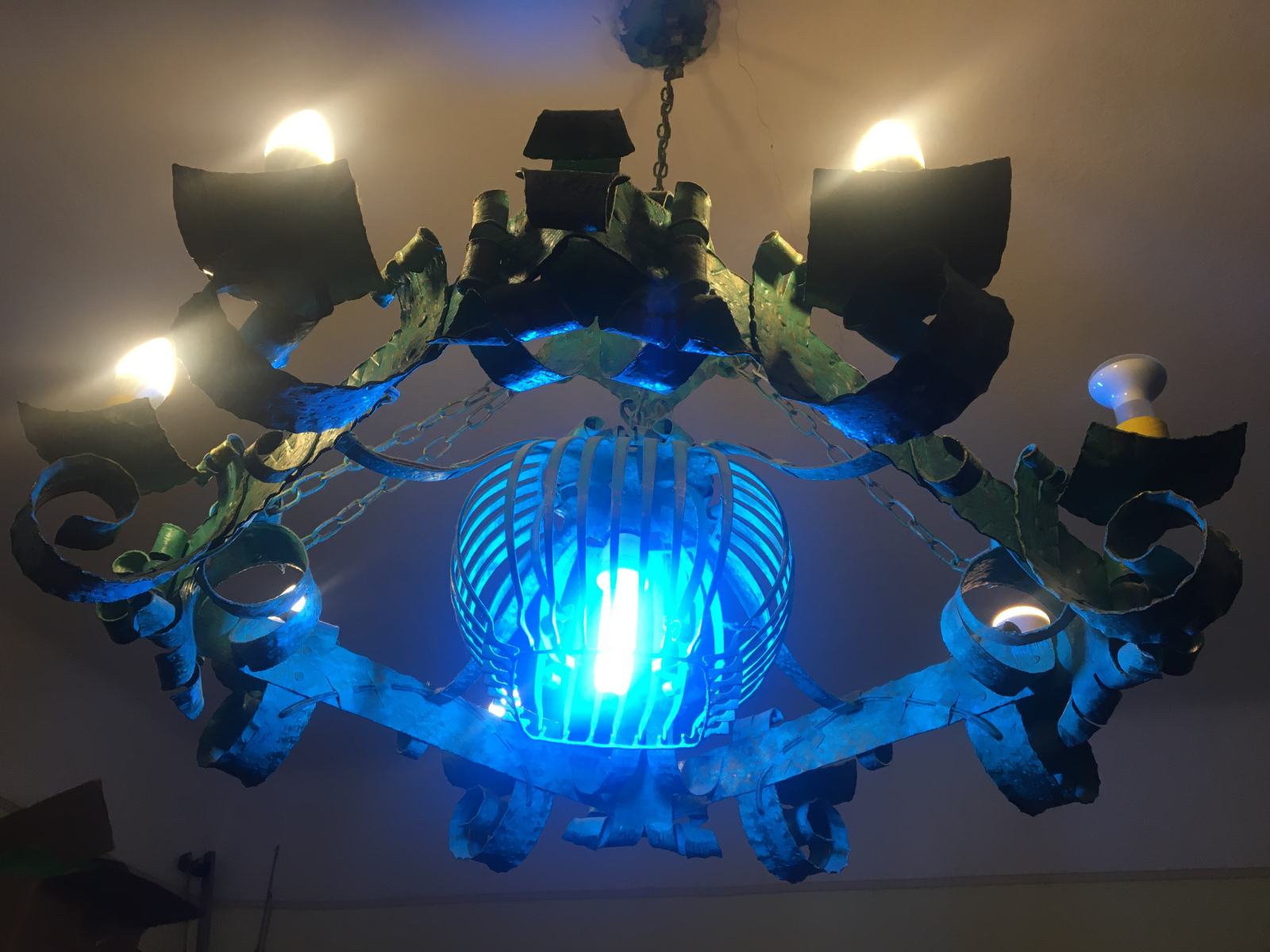 Lestenec - ročno kovan