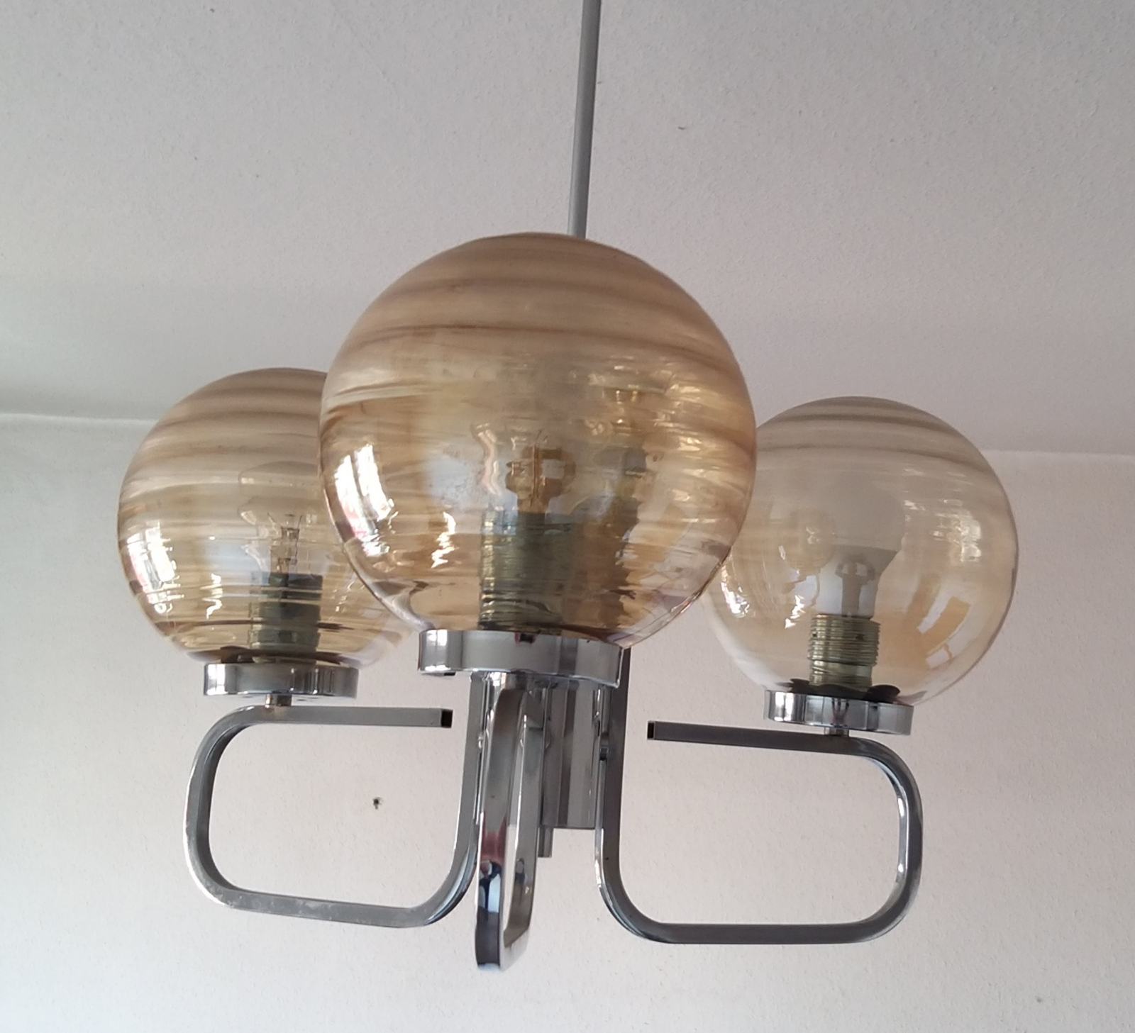 Odlično ohranjen stropni lestenec, retro