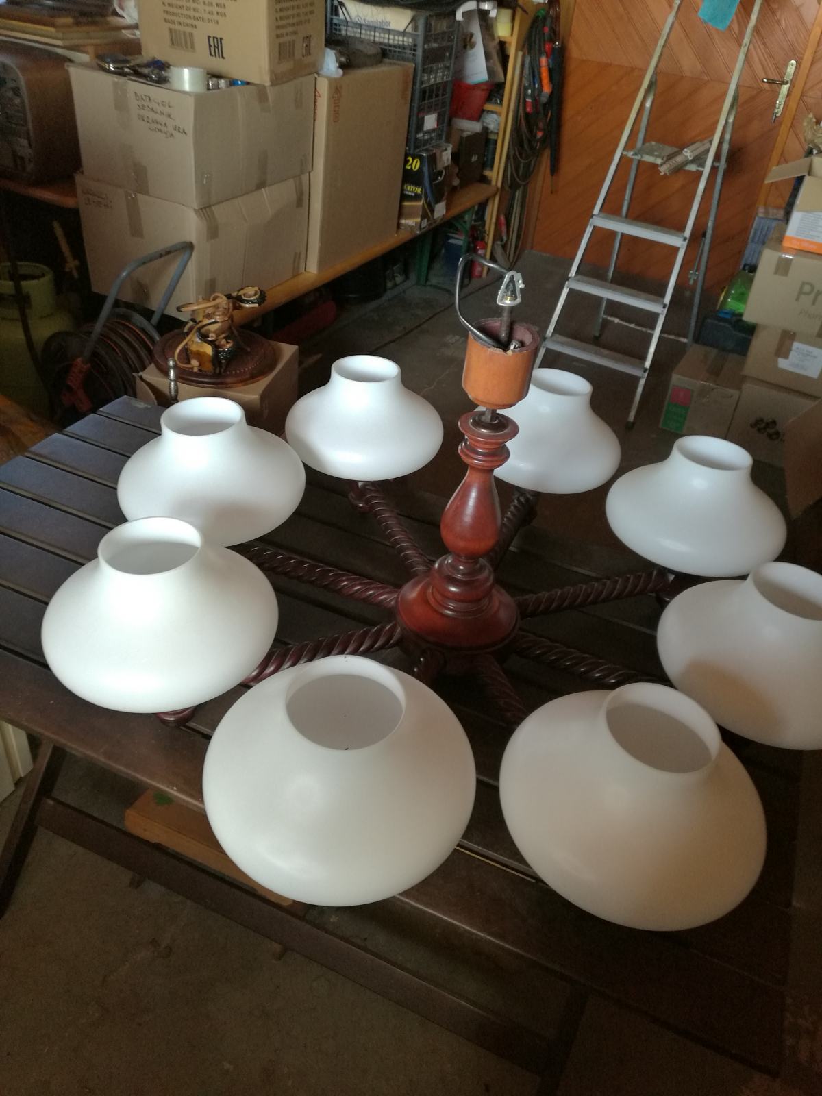 Retro lestenec z osmimi bučkami