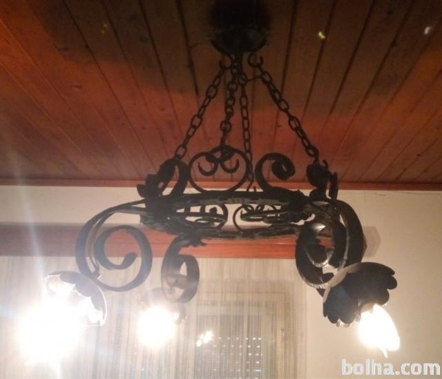 Starinski kovan lestenec