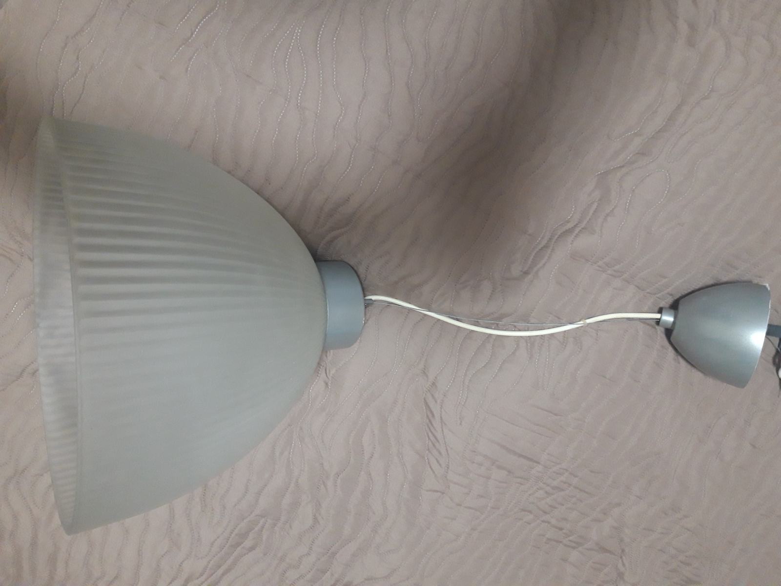 Stropna viseča svetilka