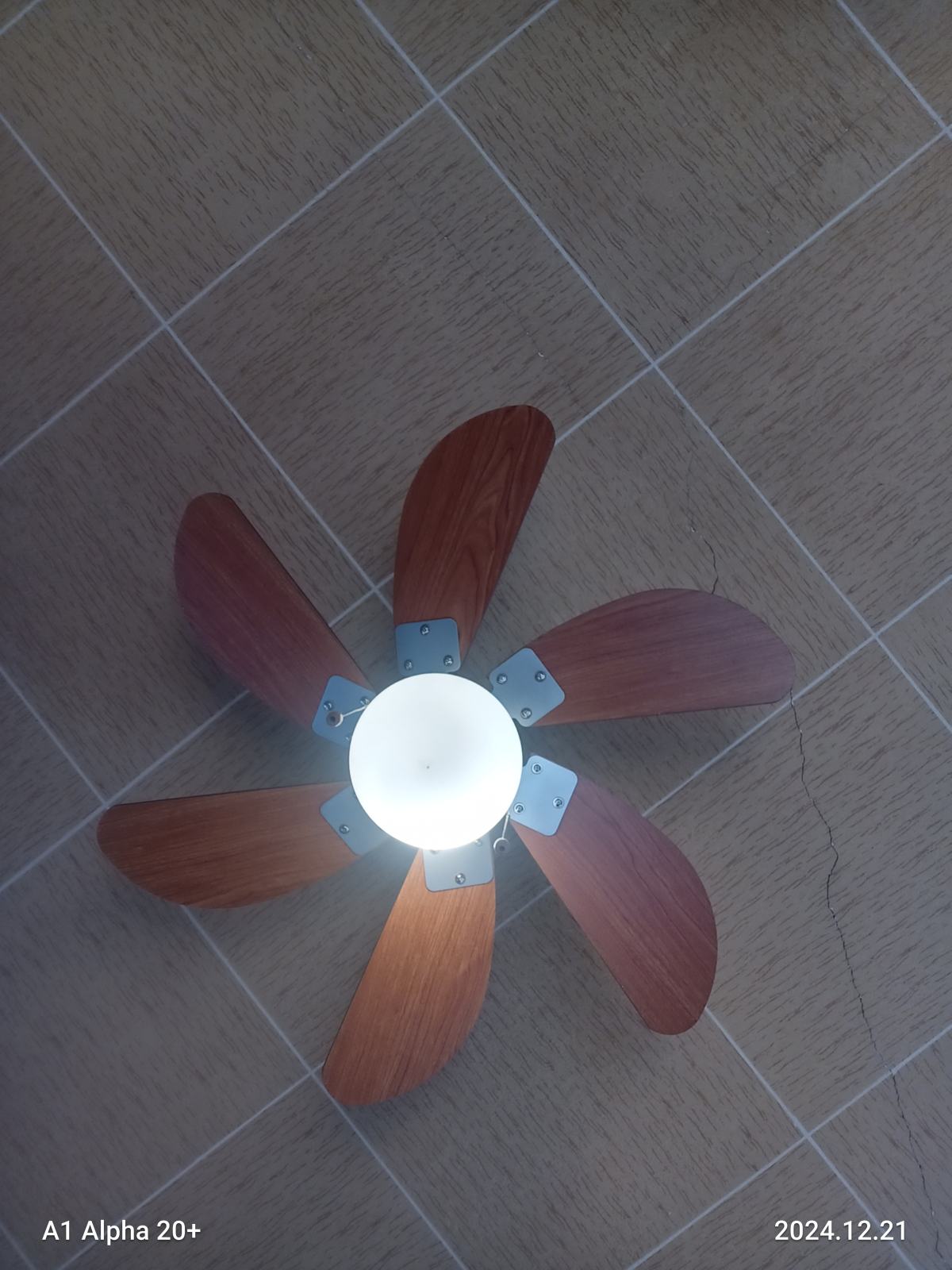 STROPNA SVETILKA Z VENTILATORJEM