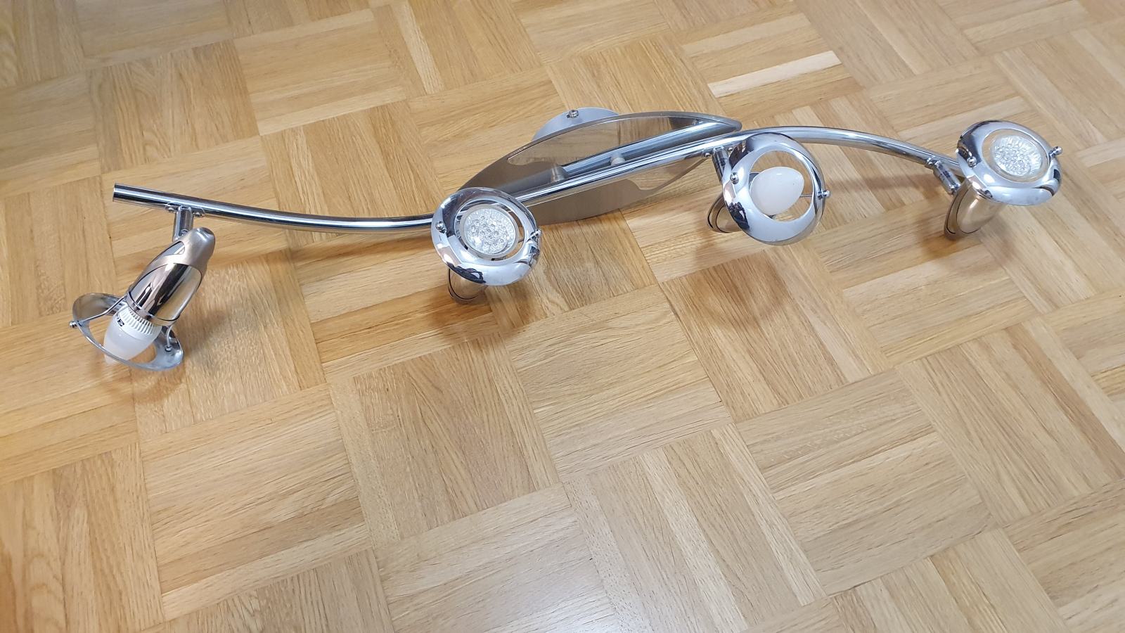 Stropni kovinski lestenec