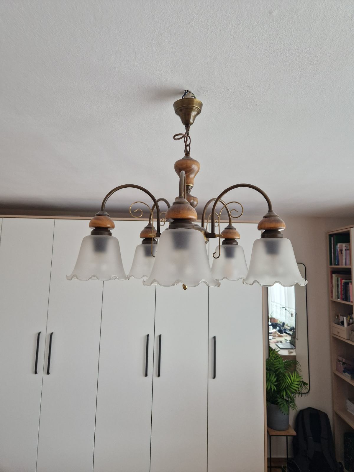 stropni viseči lestenec