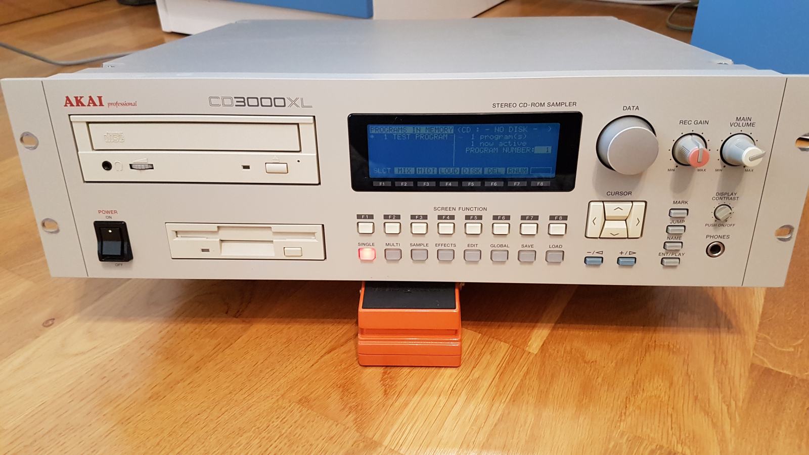 AKAI CD3000XL SAMPLER