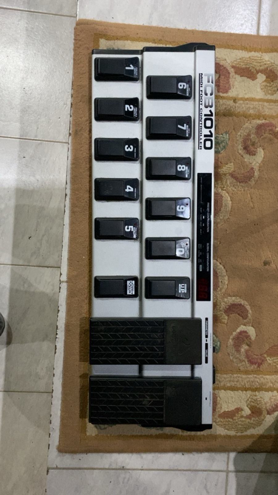Behringer FCB1010