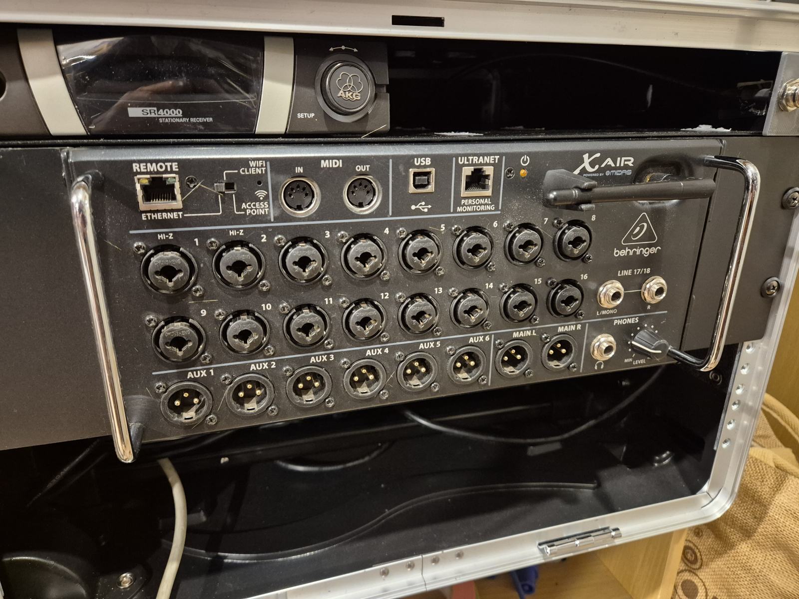 Behringer XR18